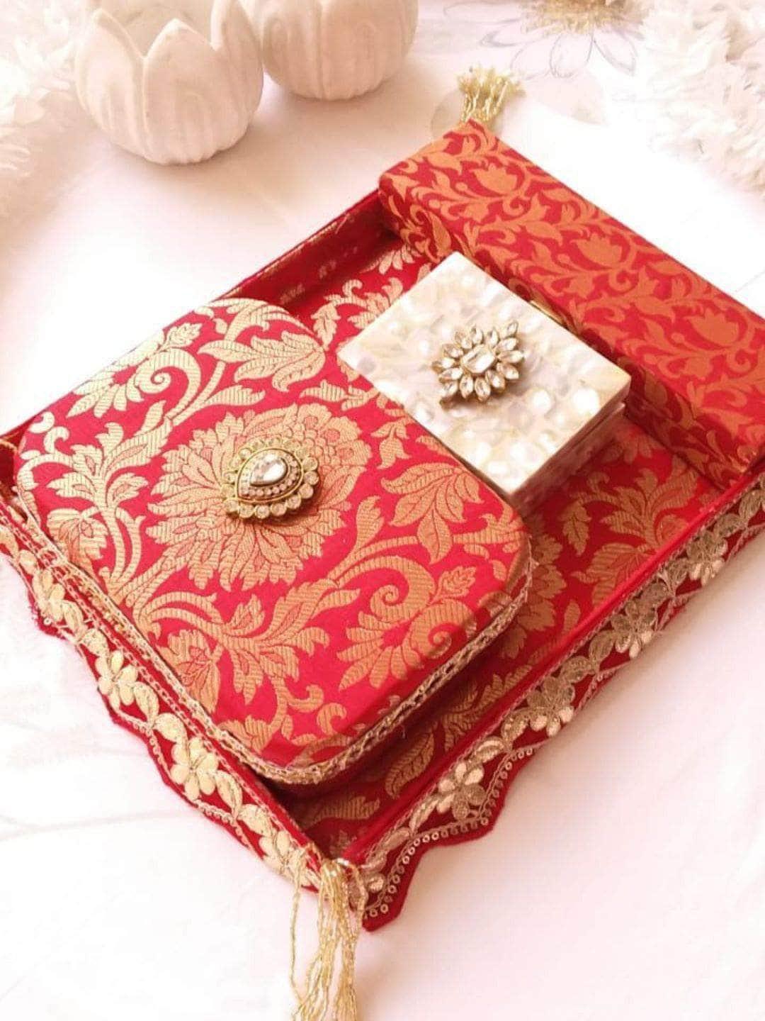 Buy Banarasi Bridal Gift Set Online - Ishhaara