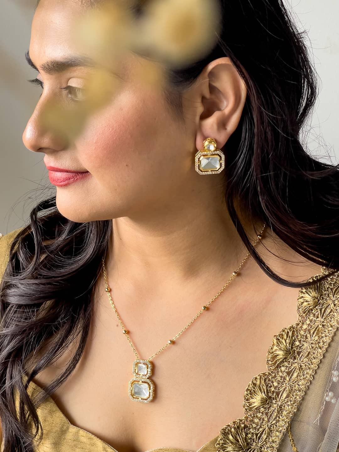 Buy Minimalist Gold Polish Necklace Pendant Necklace Online - Ishhaara