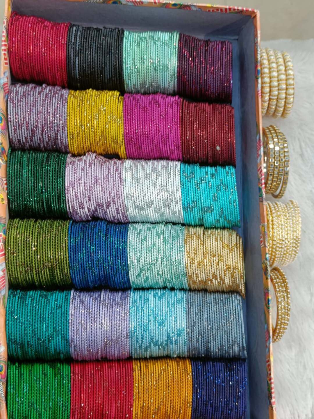 Buy Set Of 48 Designer Bangle With Side Bangles Online - Ishhaara