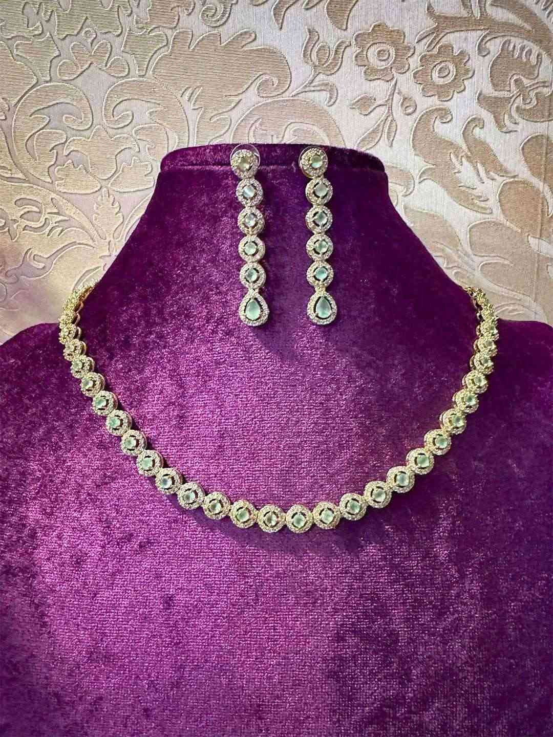 Buy Solitaire Round Shaped Necklace Set Online - Ishhaara